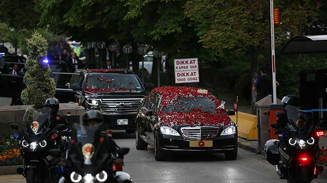 Cumhurbaşkanı Erdoğan, TBMM'ye gelişinde güllerle karşılandı - Son ...