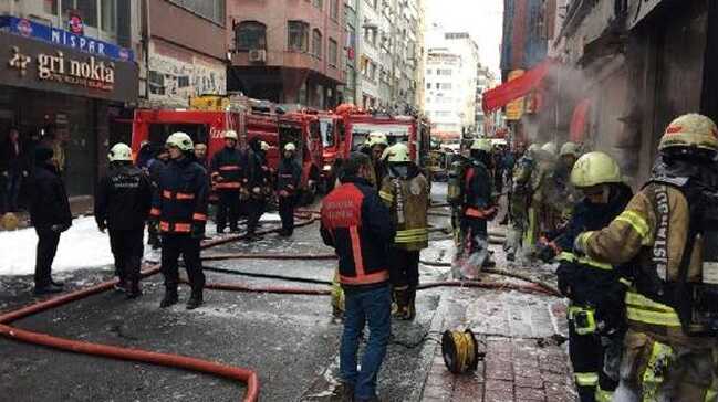 Fatih'te ayakkabı ve çanta imalathanesinde yangın - Haberler - Son ...